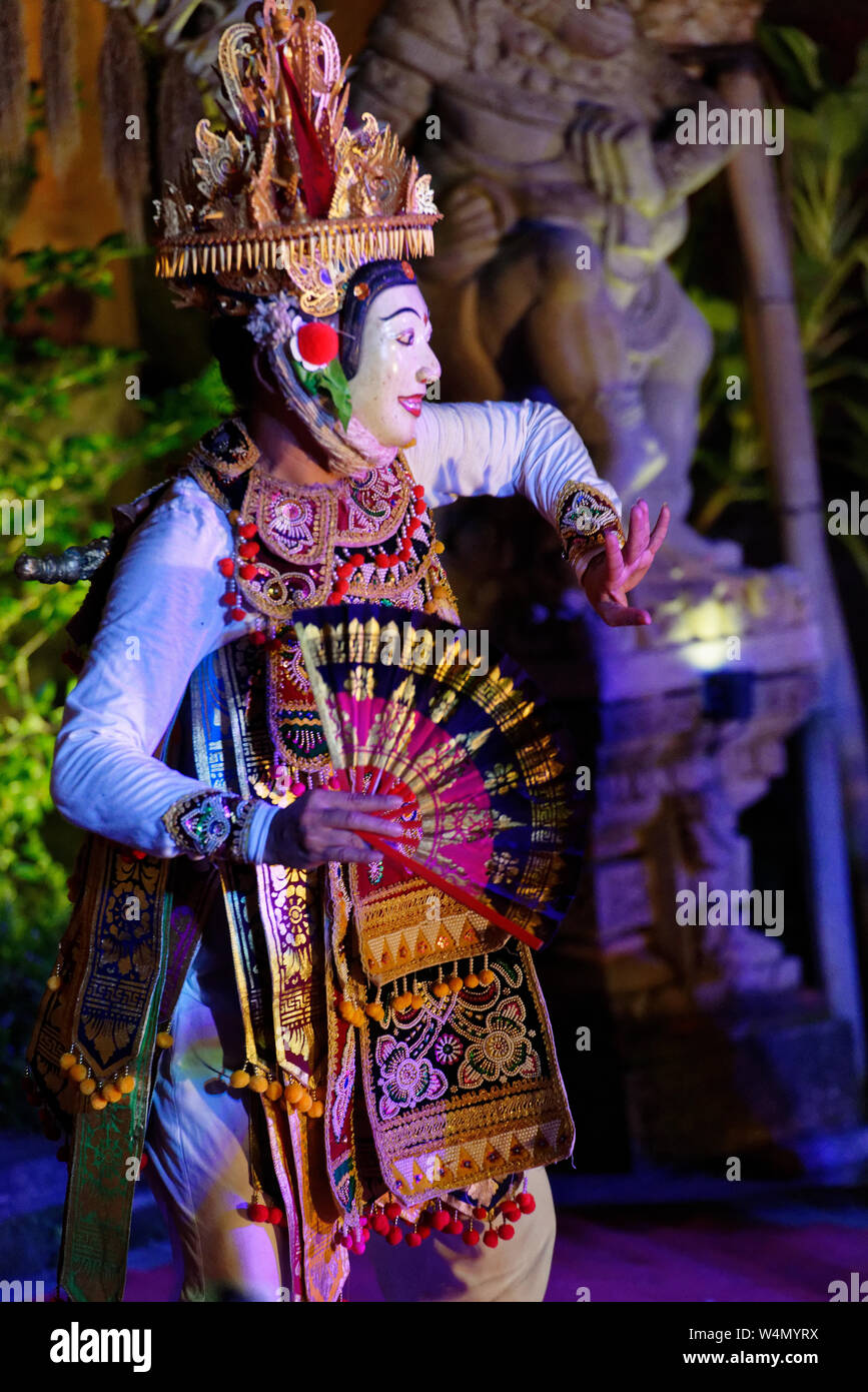 Performer dancer in traditional costume at the Ubud Palace dance ...