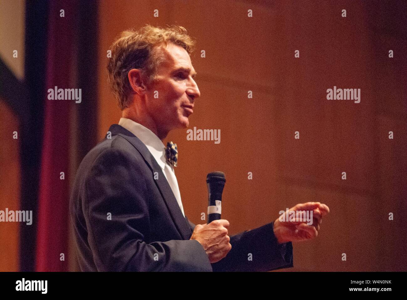 Bill nye portrait hi-res stock photography and images - Alamy