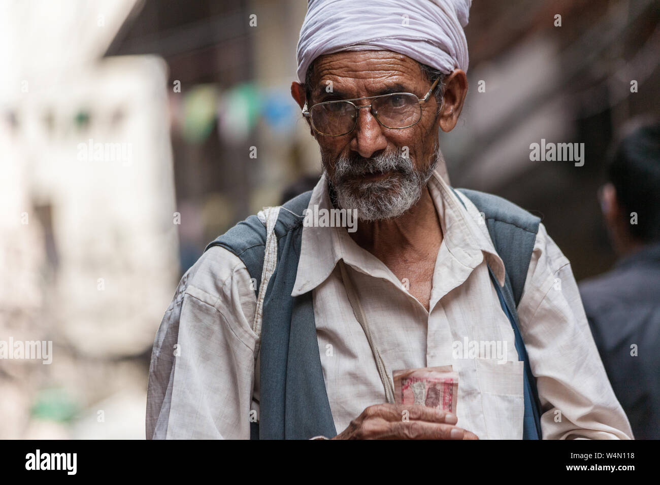 Poor elderly people hi-res stock photography and images - Alamy