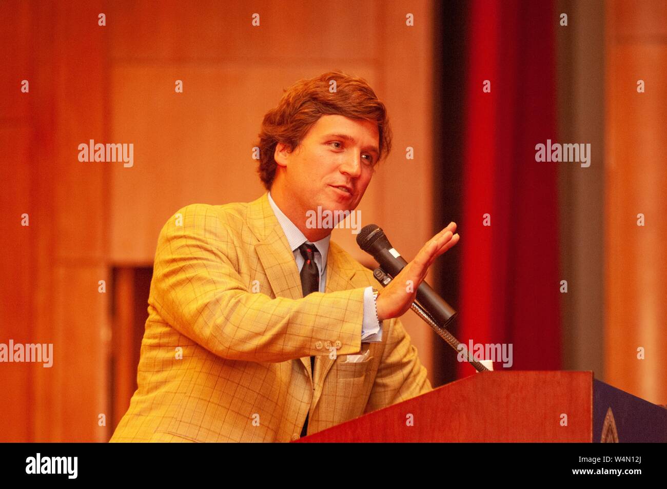Tucker carlson hi-res stock photography and images - Alamy