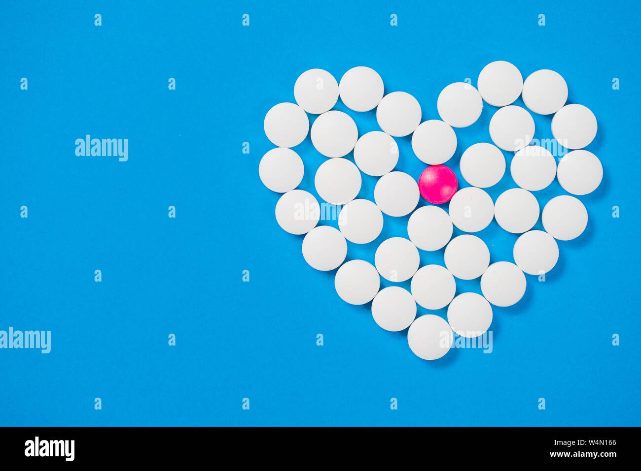 Heart shaped medicinal medicine hi-res stock photography and images - Alamy