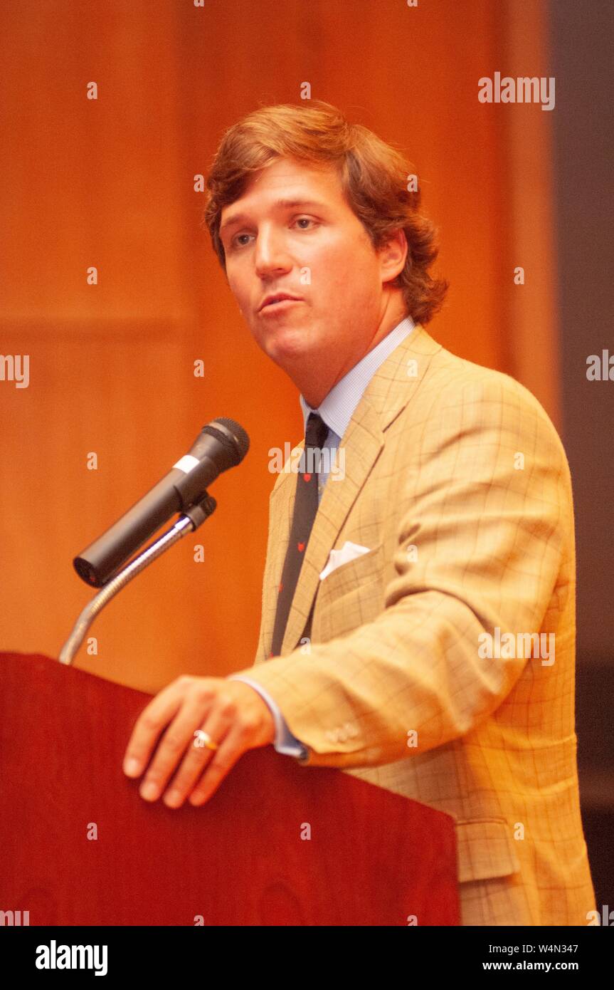 Tucker carlson hi-res stock photography and images - Alamy