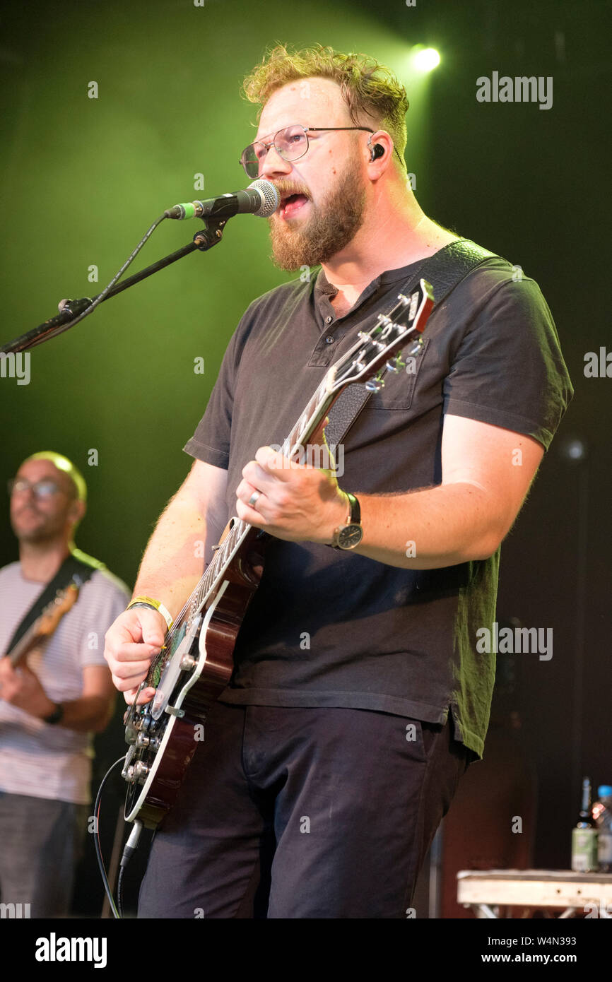 Ben ottewell singing hi-res stock photography and images - Alamy