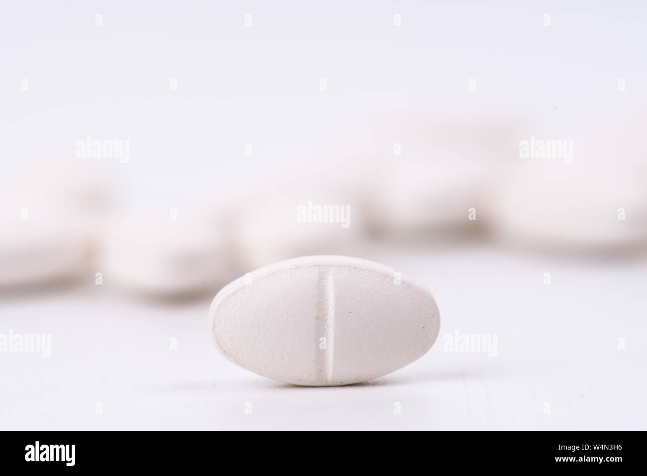 White oval pill hi-res stock photography and images - Alamy