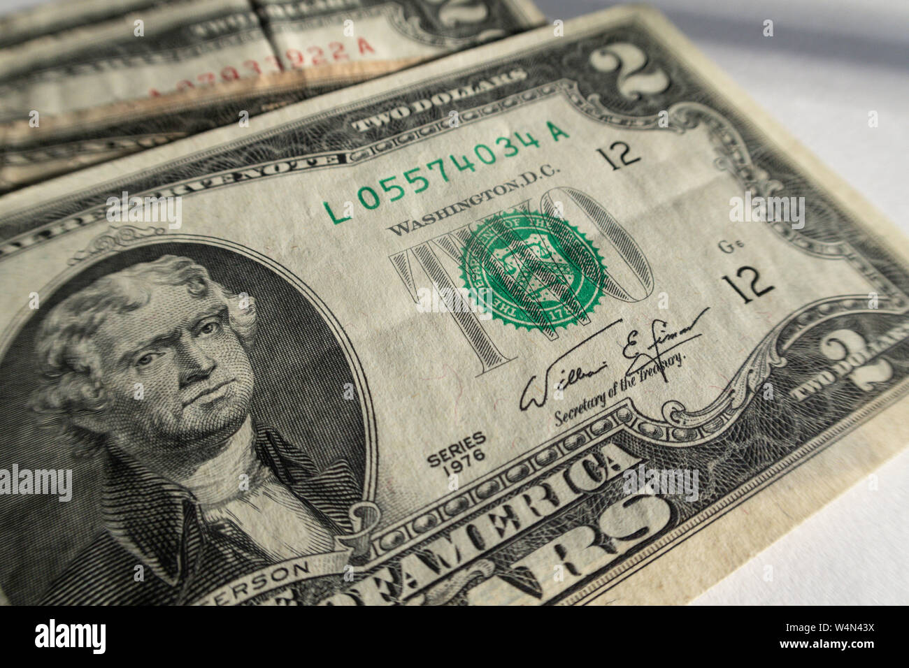 Two dollar bill hi-res stock photography and images - Alamy