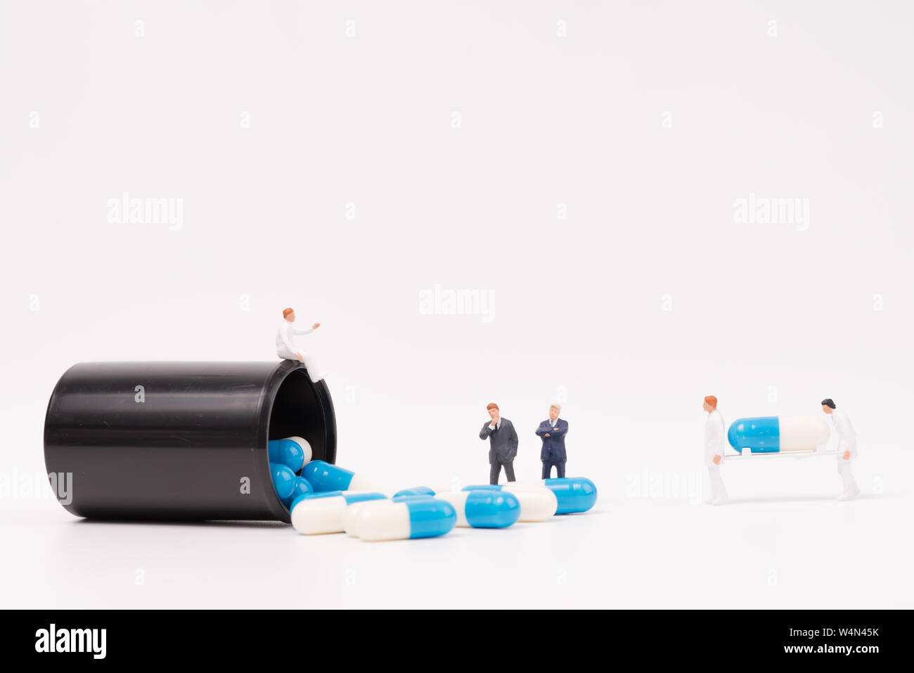 Miniature people medical drug hi-res stock photography and images - Alamy