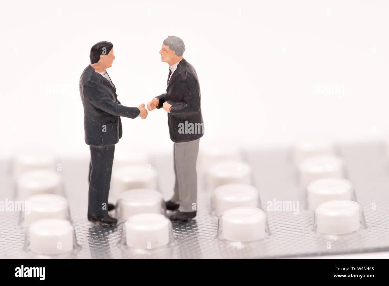 Miniature people medical drug hi-res stock photography and images - Alamy