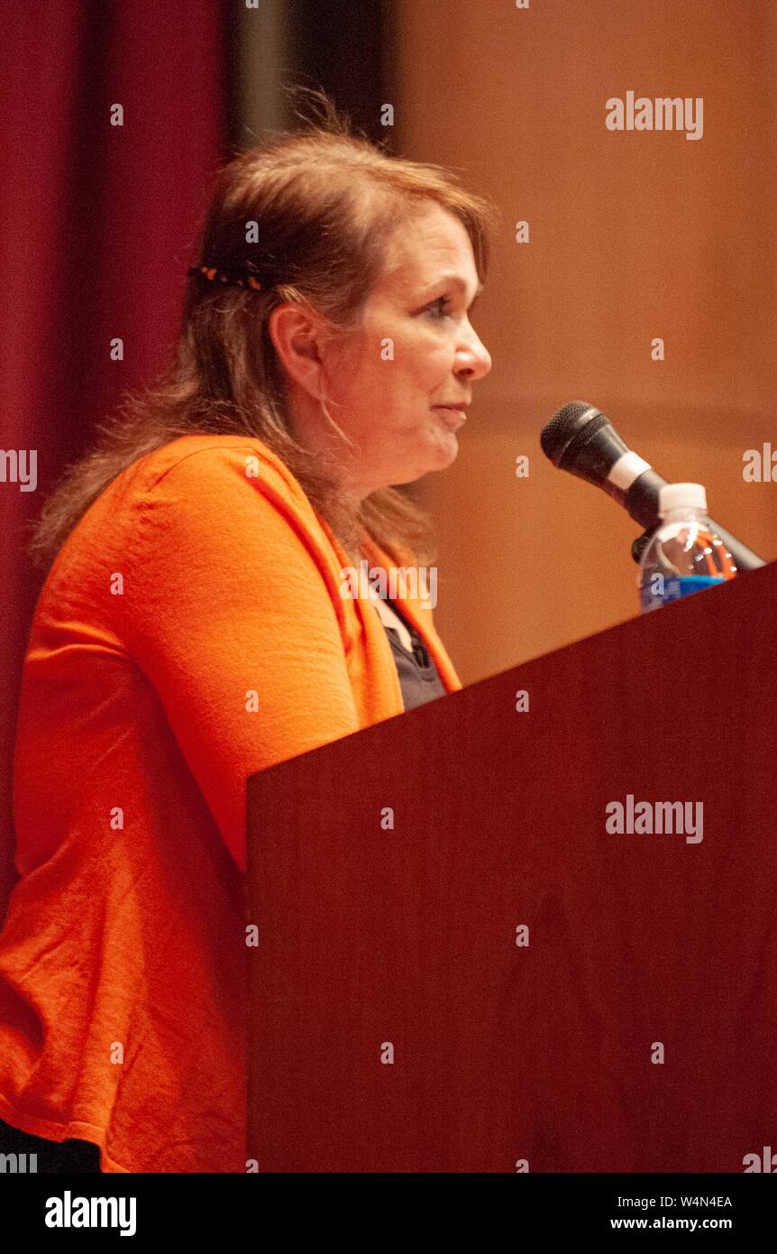 Profile view of elizabeth edwards hi-res stock photography and images ...