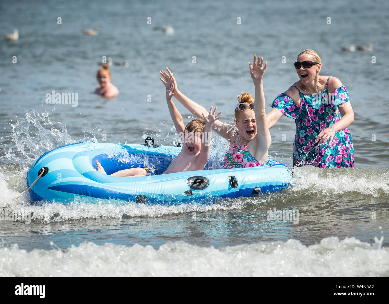 Burniston beach hi-res stock photography and images - Alamy