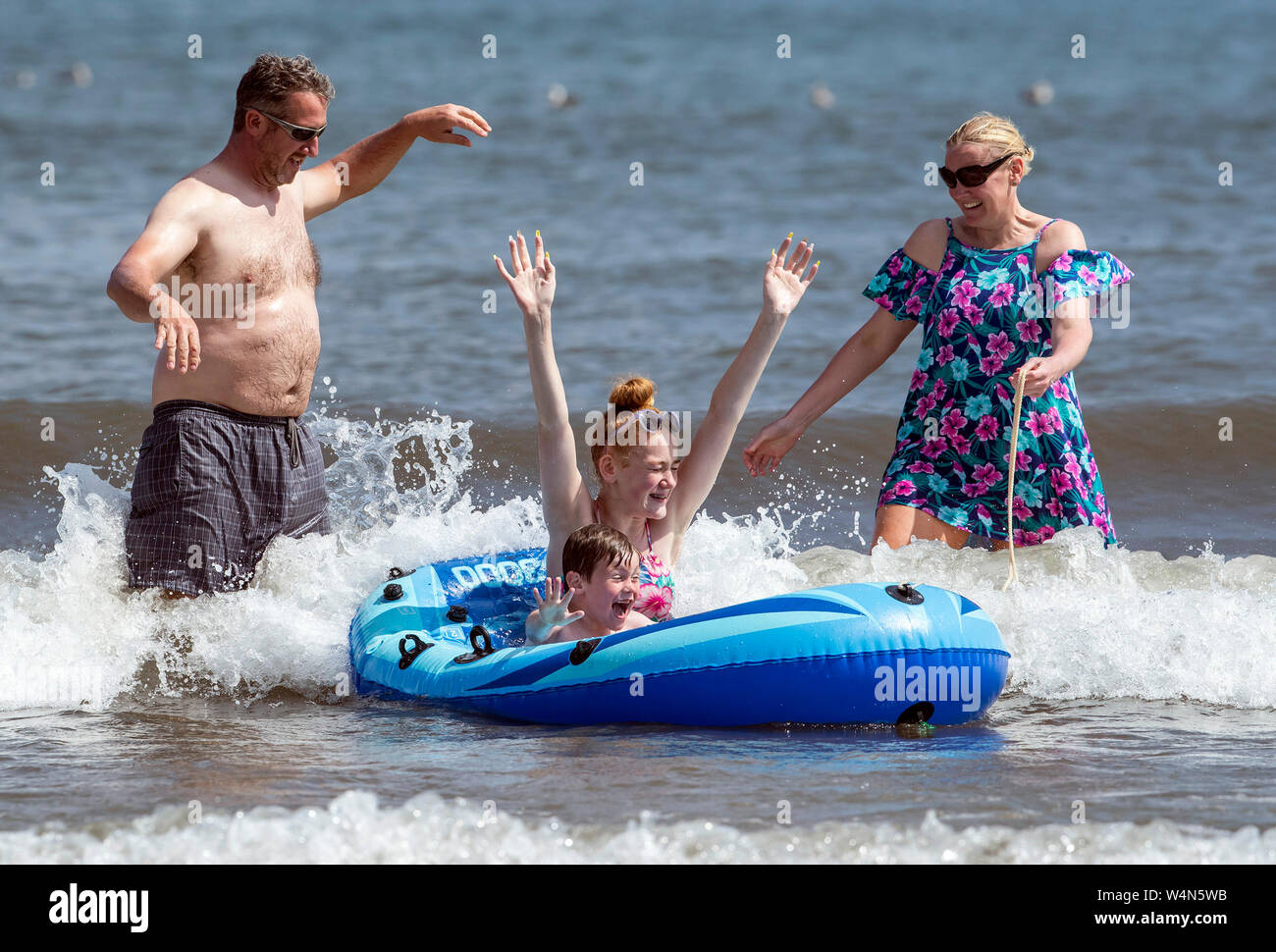 Burniston beach hi-res stock photography and images - Alamy