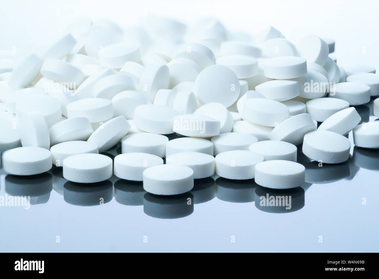 white medical tablet on black background and reflection Stock Photo - Alamy