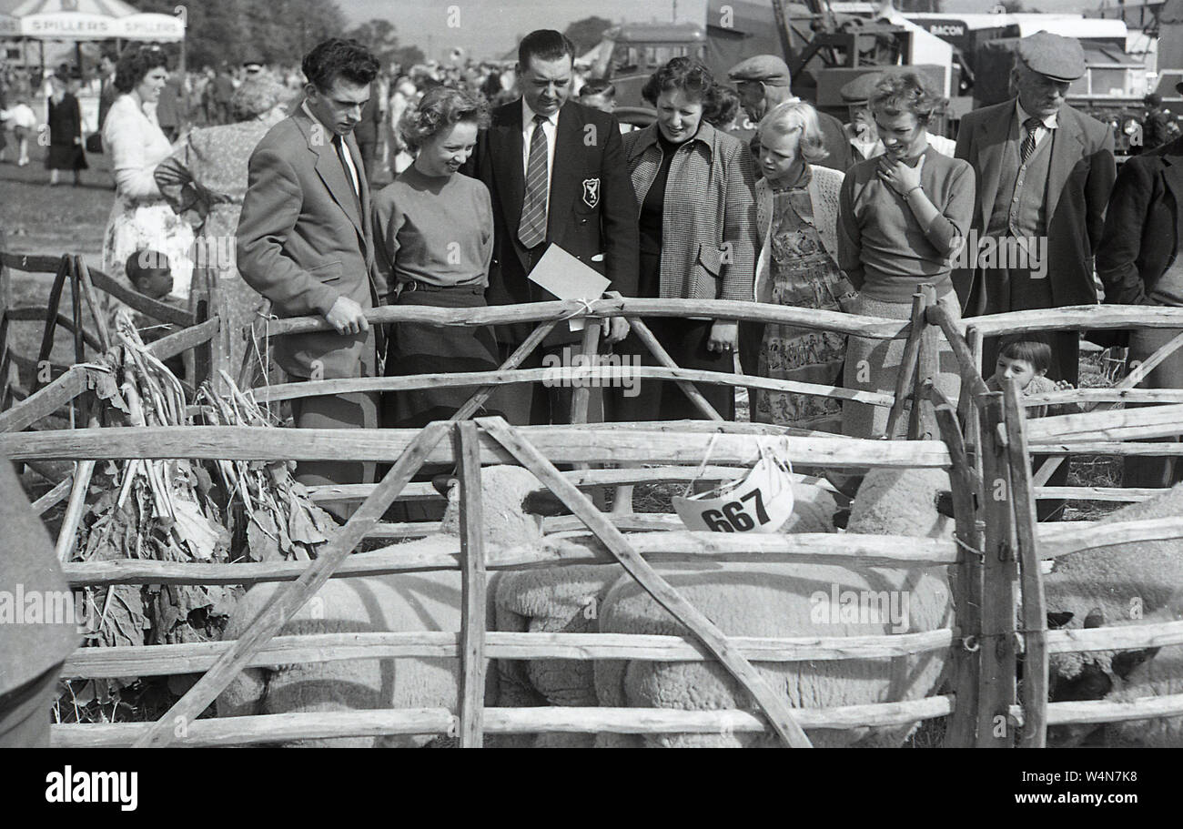 County fair 1950s hi-res stock photography and images - Alamy