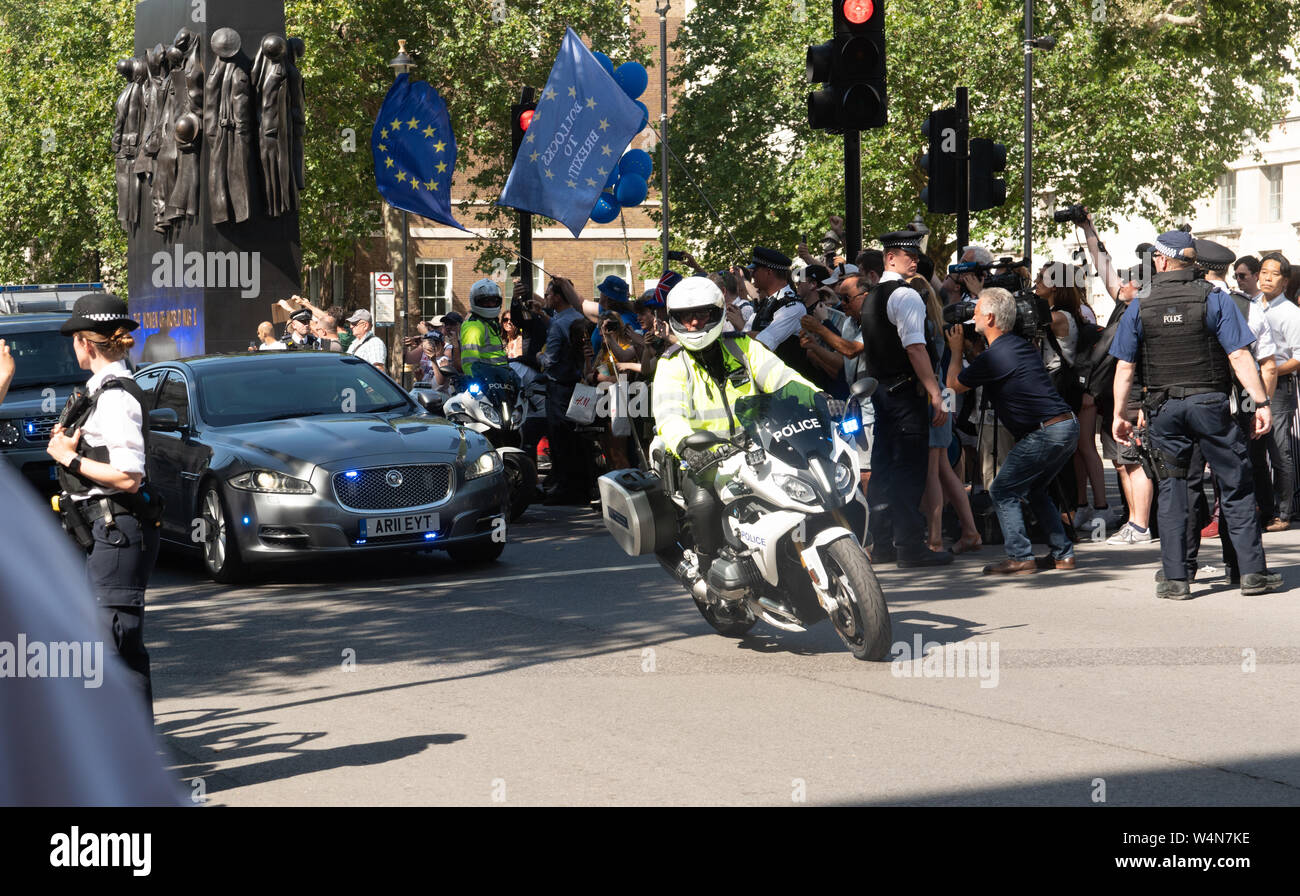 Motorcade hi-res stock photography and images - Alamy