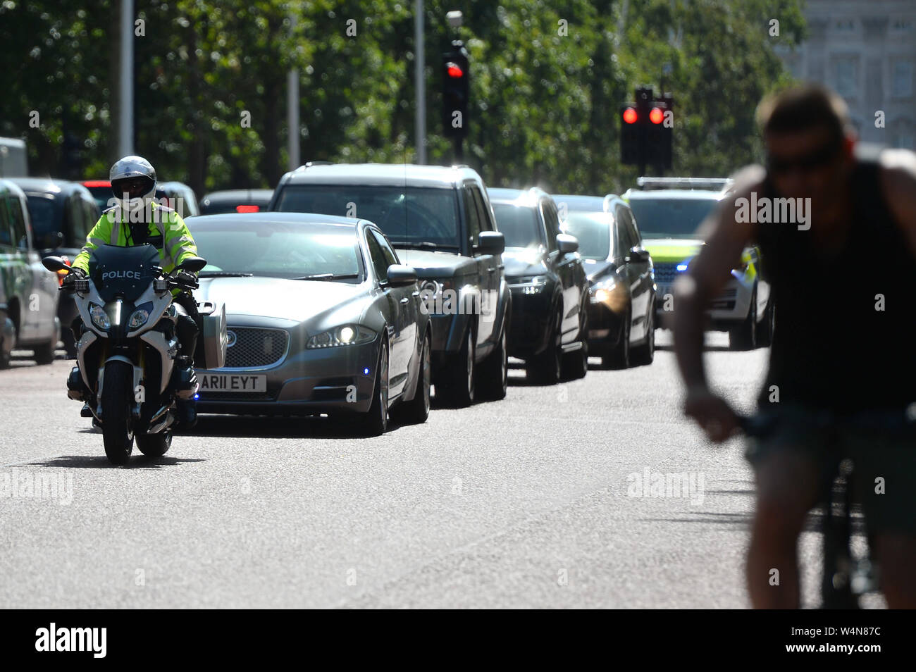 Security detail arriving downing street hi-res stock photography and ...