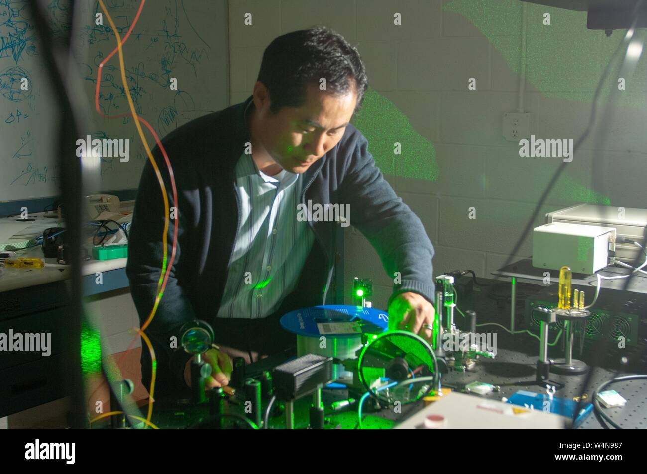 2000s computer room hi-res stock photography and images - Alamy