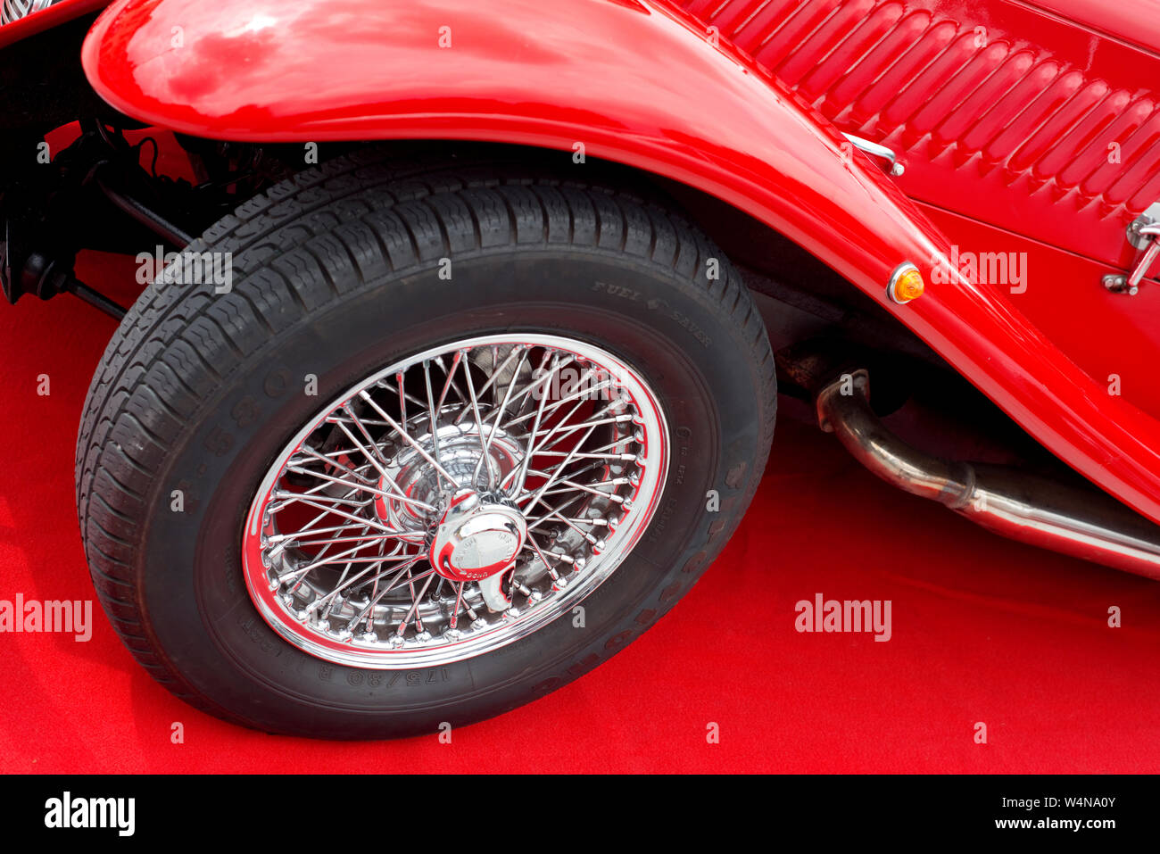 Spoked vintage car wheels hi-res stock photography and images - Alamy