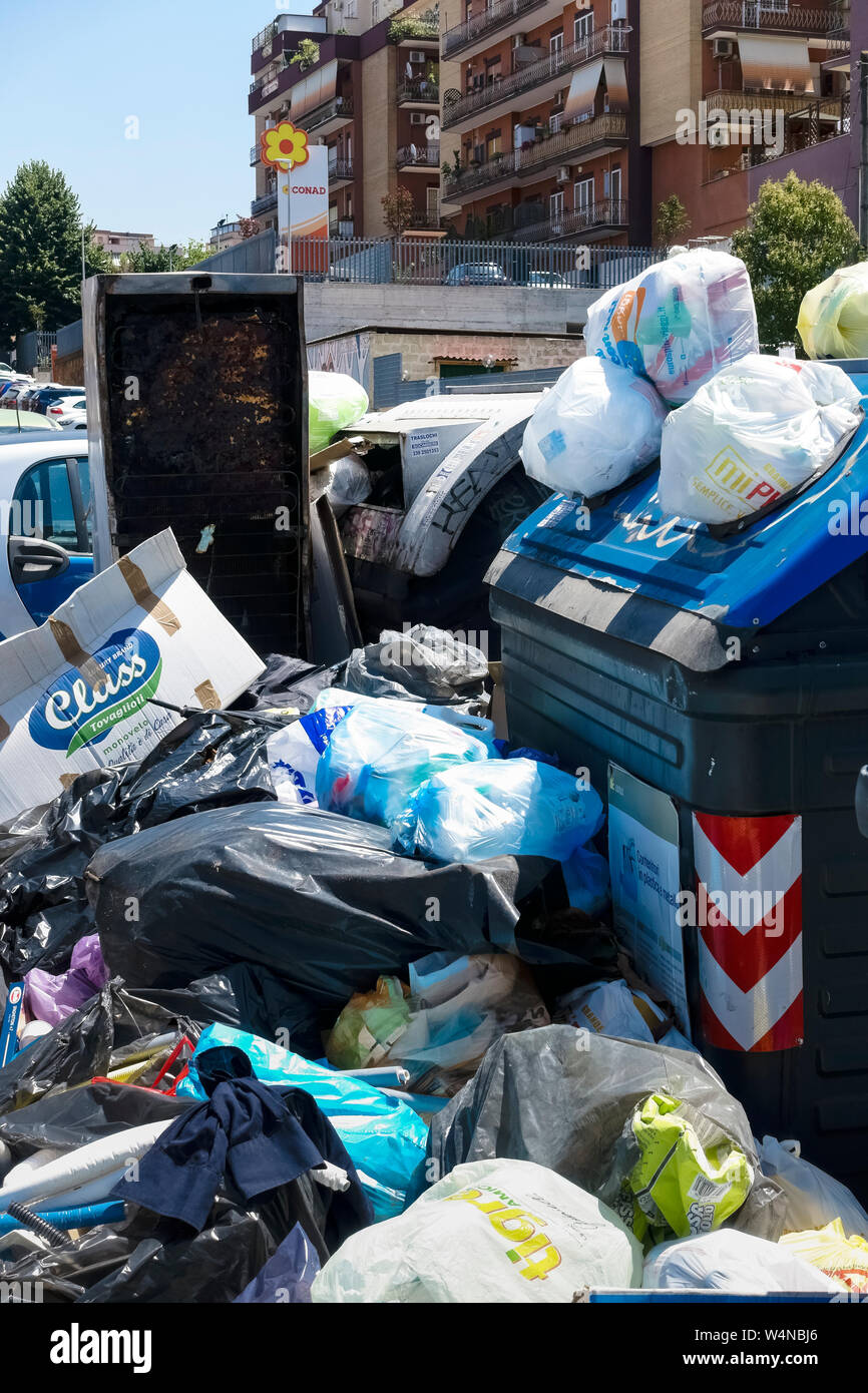 Rome And Garbage Stock Photos & Rome And Garbage Stock Images - Alamy
