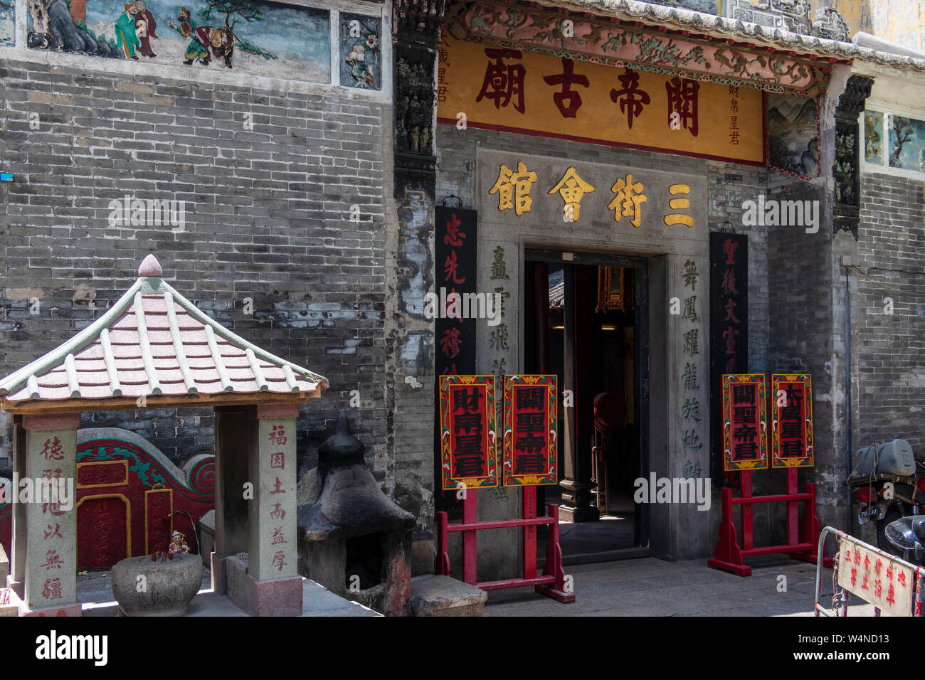 Entrance of chinese taoism Kuan Tai Temple Sam Kai Vui Kun in ...