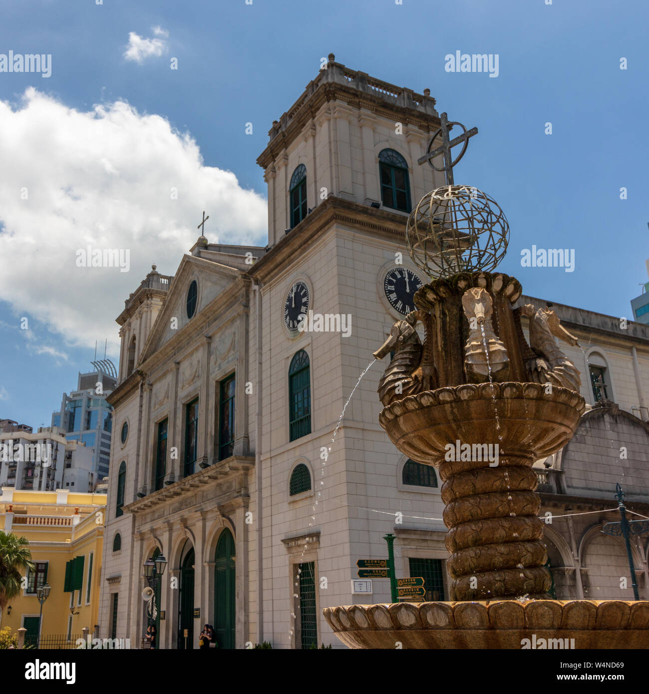 Detail view on Sé Cathedral de Macau and fountain. Sé, Macao, China ...