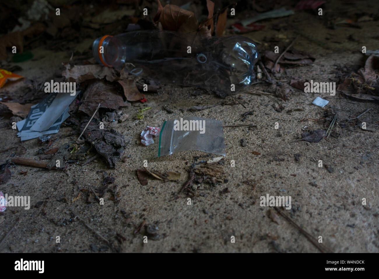 Drug dealing hi-res stock photography and images - Alamy