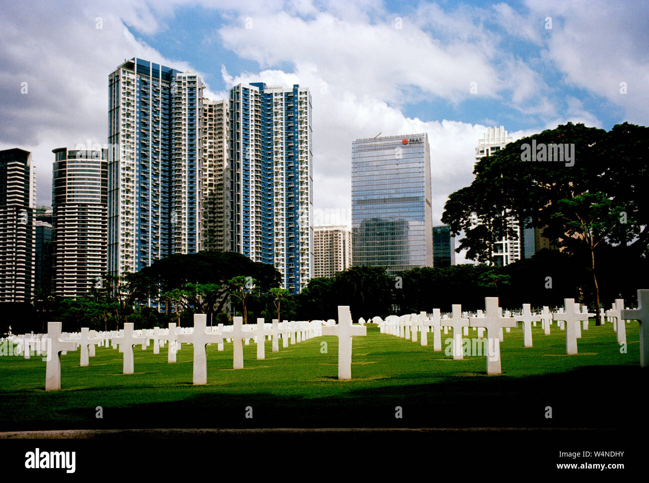 Manila American Military War Cemetery and Memorial in Bonifacio Global ...