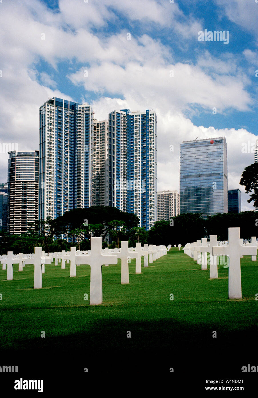 Manila American Military War Cemetery and Memorial in Bonifacio Global ...