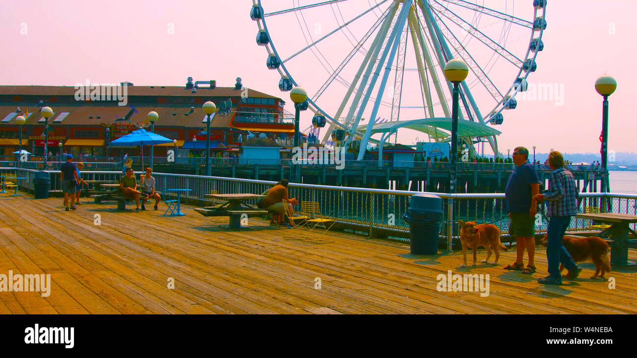 Seattle, Washington, USA (mai 5, 2019) . Seattle waterfront Pier 55 and ...