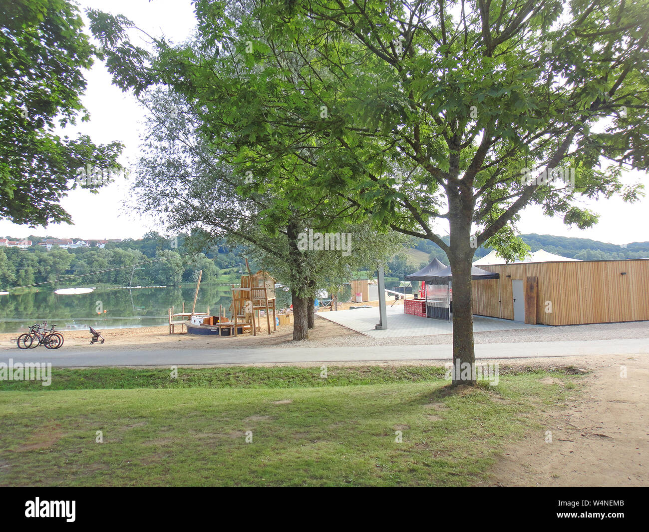 Lake Brombachsee with amazing wild forest and summer camping tends ...