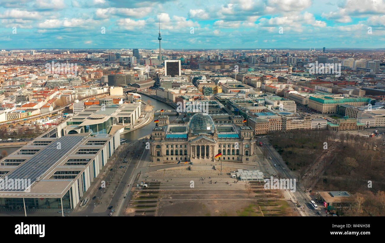 Berlin Brandenburg Gate aerial view with city traffic Stock Photo - Alamy