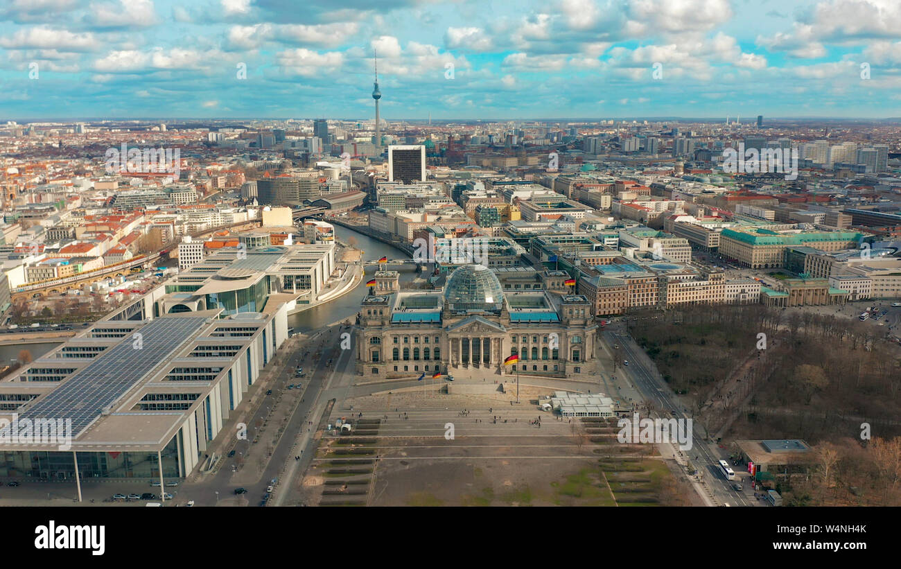 Berlin brandenburg gate aerial hi-res stock photography and images - Alamy
