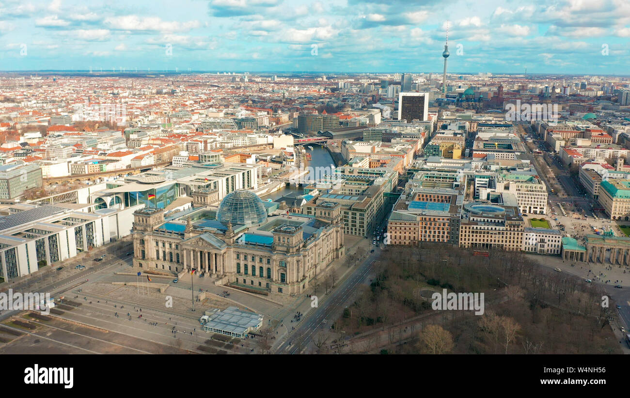 Berlin brandenburg gate aerial hi-res stock photography and images - Alamy