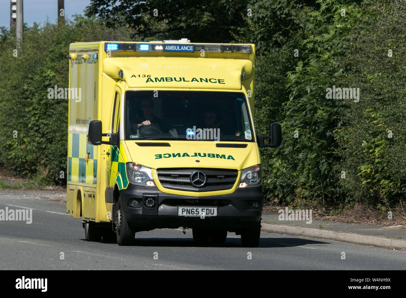 Emergency ambulance blue lights hi-res stock photography and images - Alamy