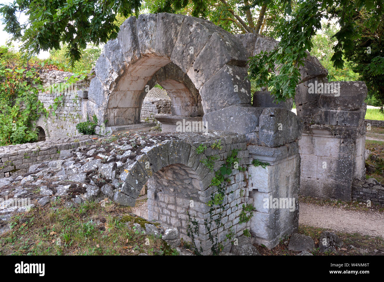 Sepino the roman ruins hi-res stock photography and images - Alamy