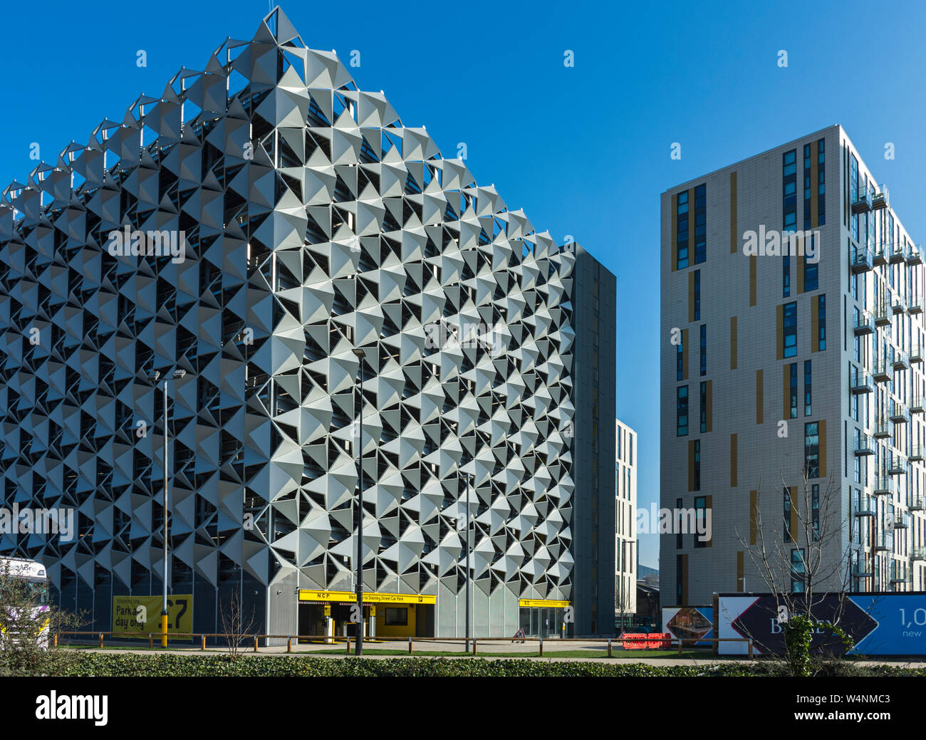 Multi storey block flats hi-res stock photography and images - Alamy