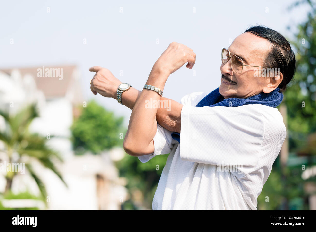 Man stand exercise hi-res stock photography and images - Alamy