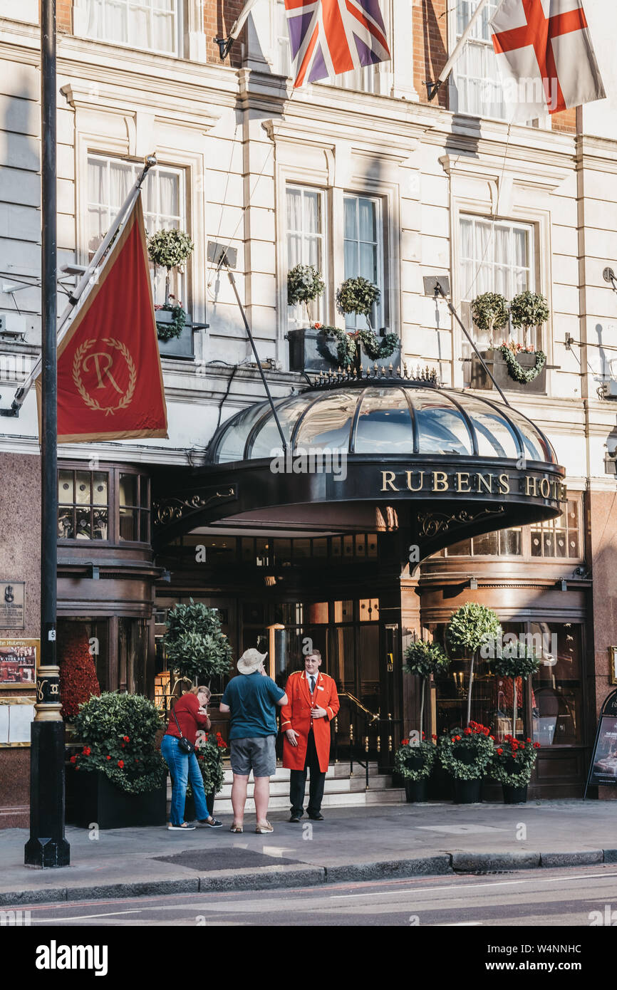 Rubens hotel buckingham palace hi-res stock photography and images - Alamy