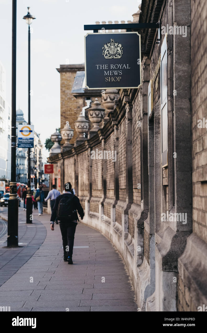 The royal mews exterior hi-res stock photography and images - Alamy