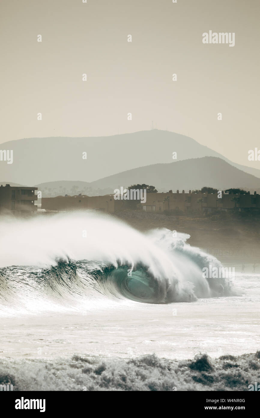 Heavy waves hi-res stock photography and images - Alamy