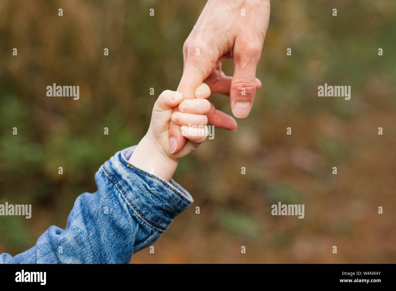 Mum child holding hands hi-res stock photography and images - Alamy
