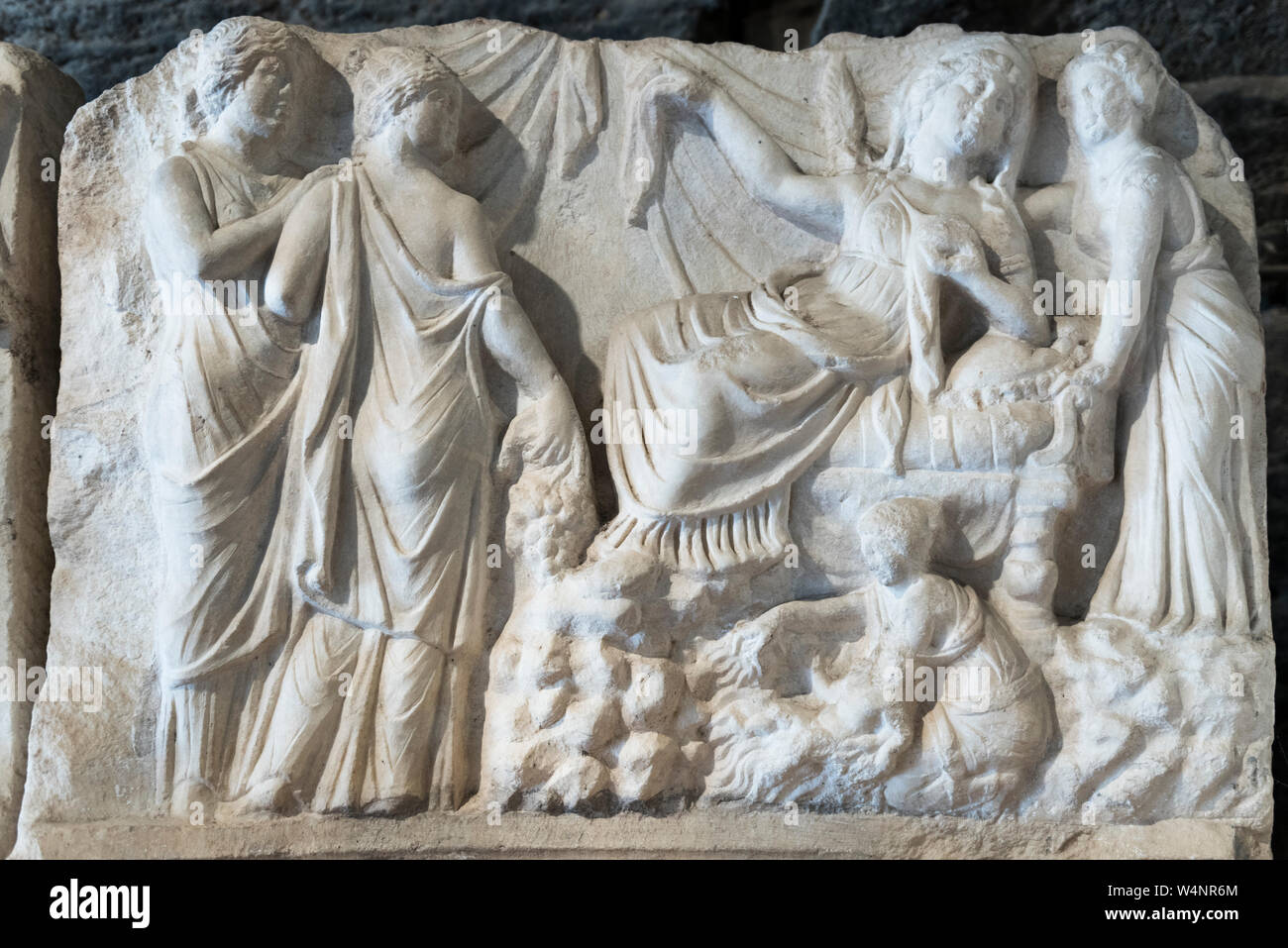 Statue apollon hi-res stock photography and images - Alamy