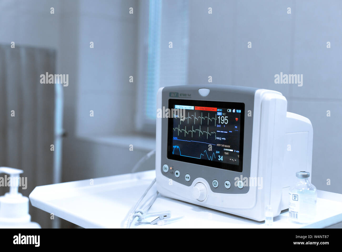 Cardiac Monitor High Resolution Stock Photography and Images - Alamy