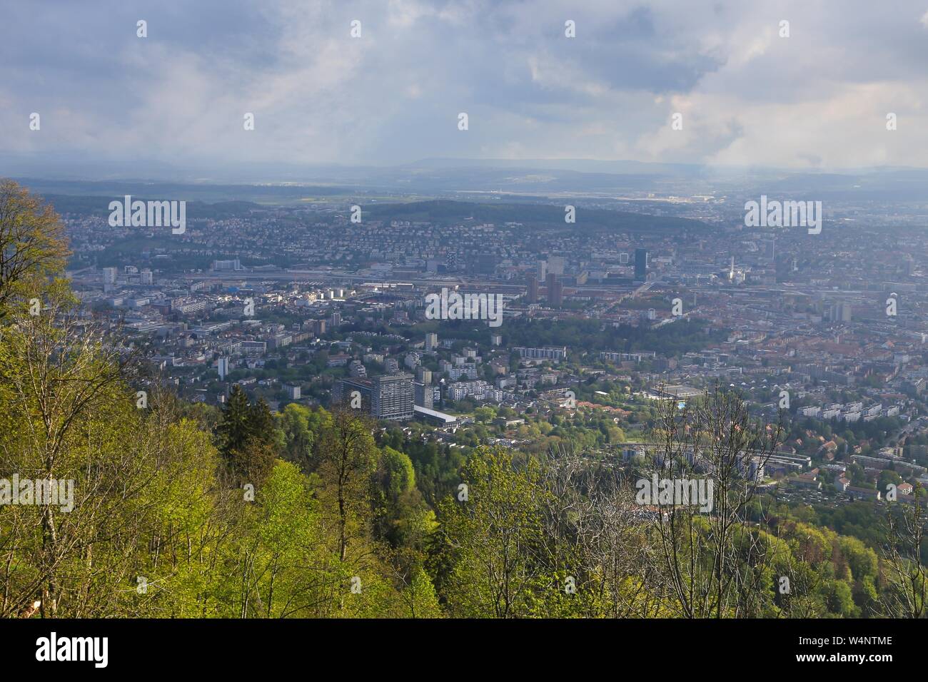 The Uetliberg is a panoramic view of the entire city of Z?rich ...