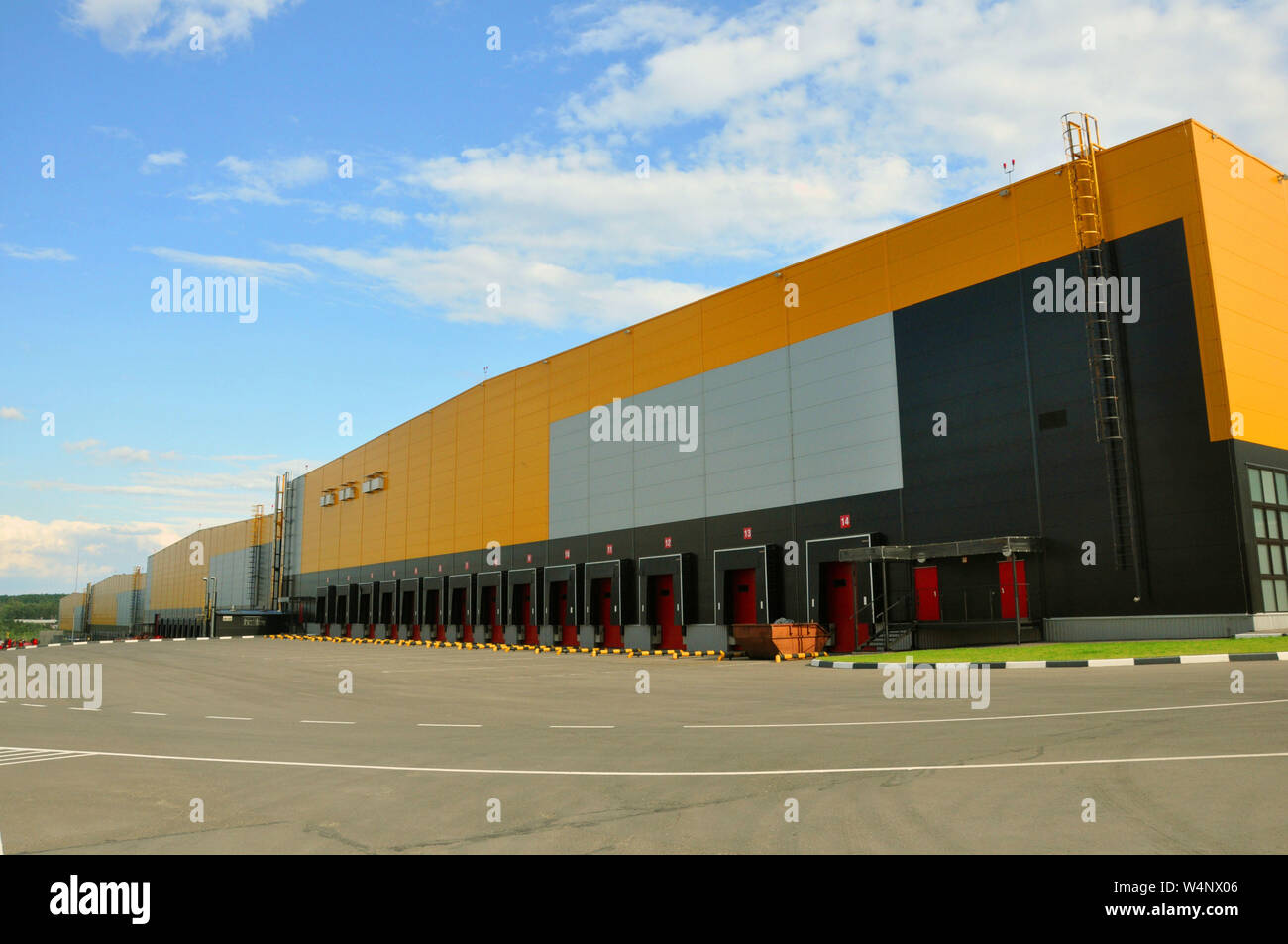 innovative logistic warehouse complex. General form. Excellent solution ...