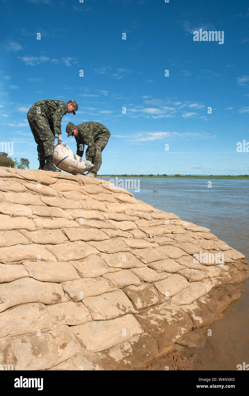 Sandbag hi-res stock photography and images - Alamy