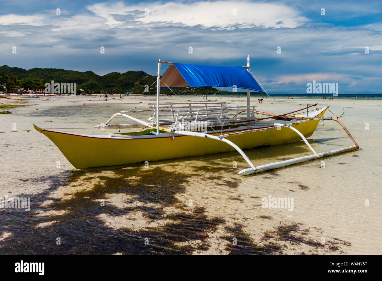 Small wooden boats on a tropical beach in the Philippines Stock Photo ...
