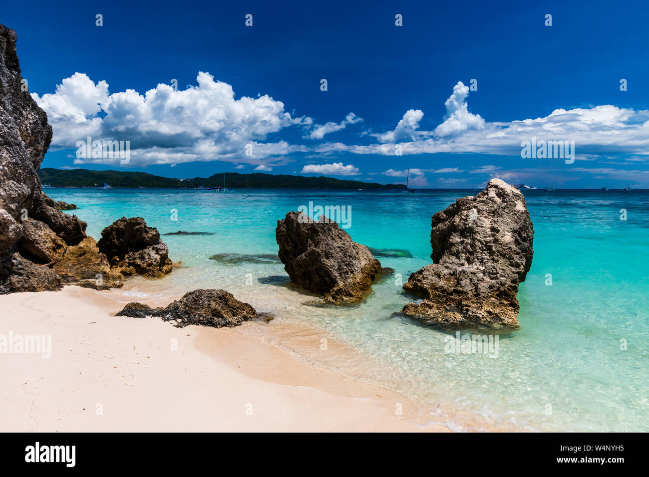 A beautiful tropical sandy beach and shallow, clear ocean (White Beach ...