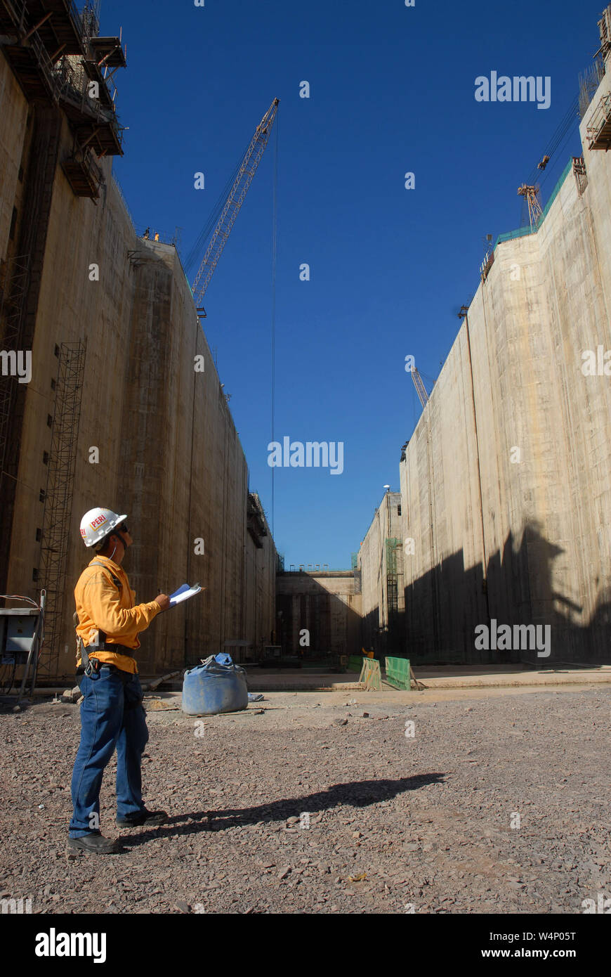 Tucuruí, October 15, 2006. Construction work for the sluice gate at the ...