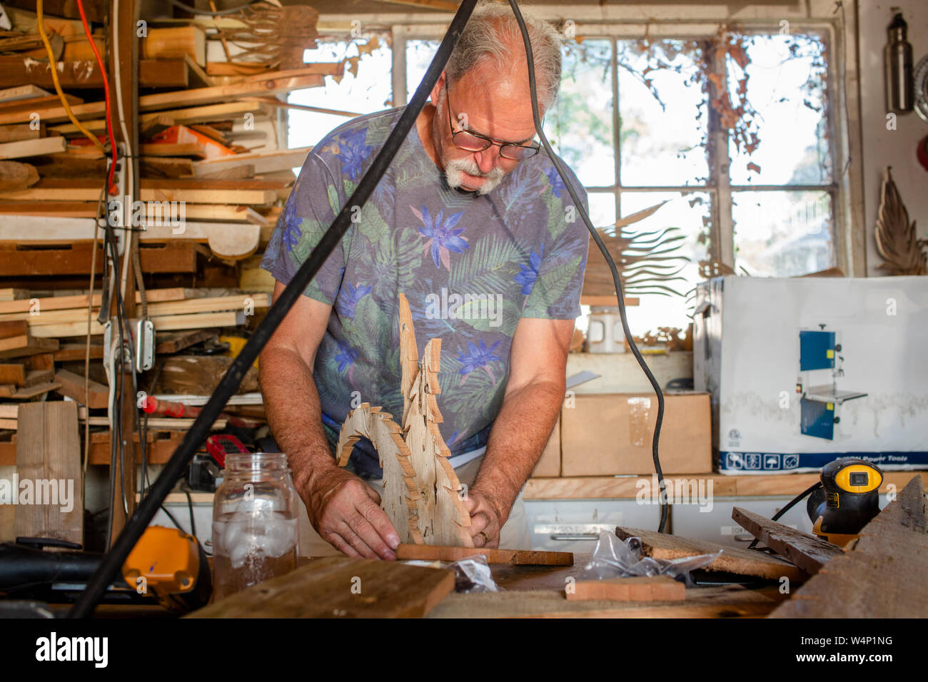 Assembling art project hi-res stock photography and images - Alamy