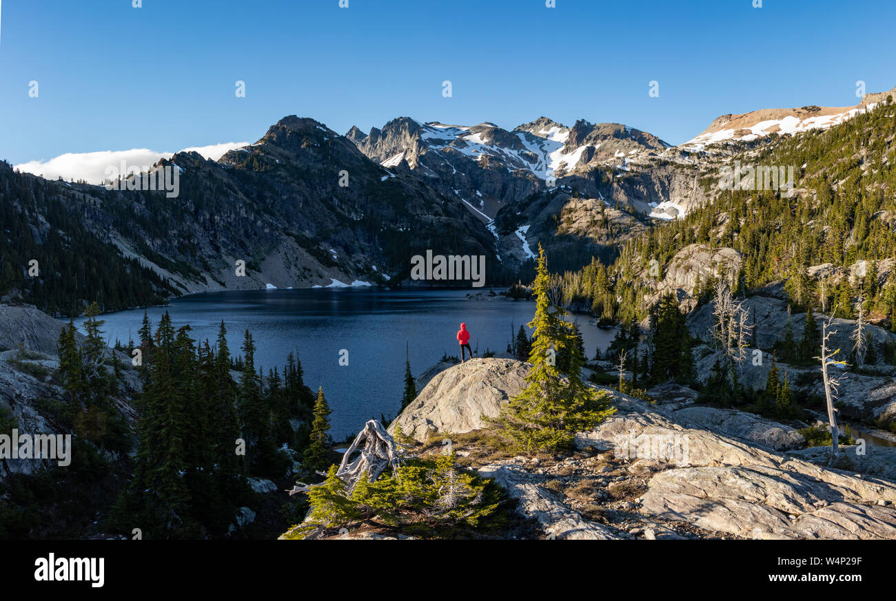 Hiker girl looks epic hi-res stock photography and images - Alamy