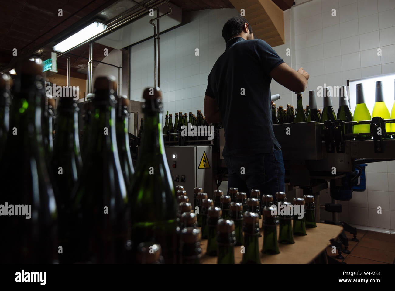 Wine manufacture hi-res stock photography and images - Alamy